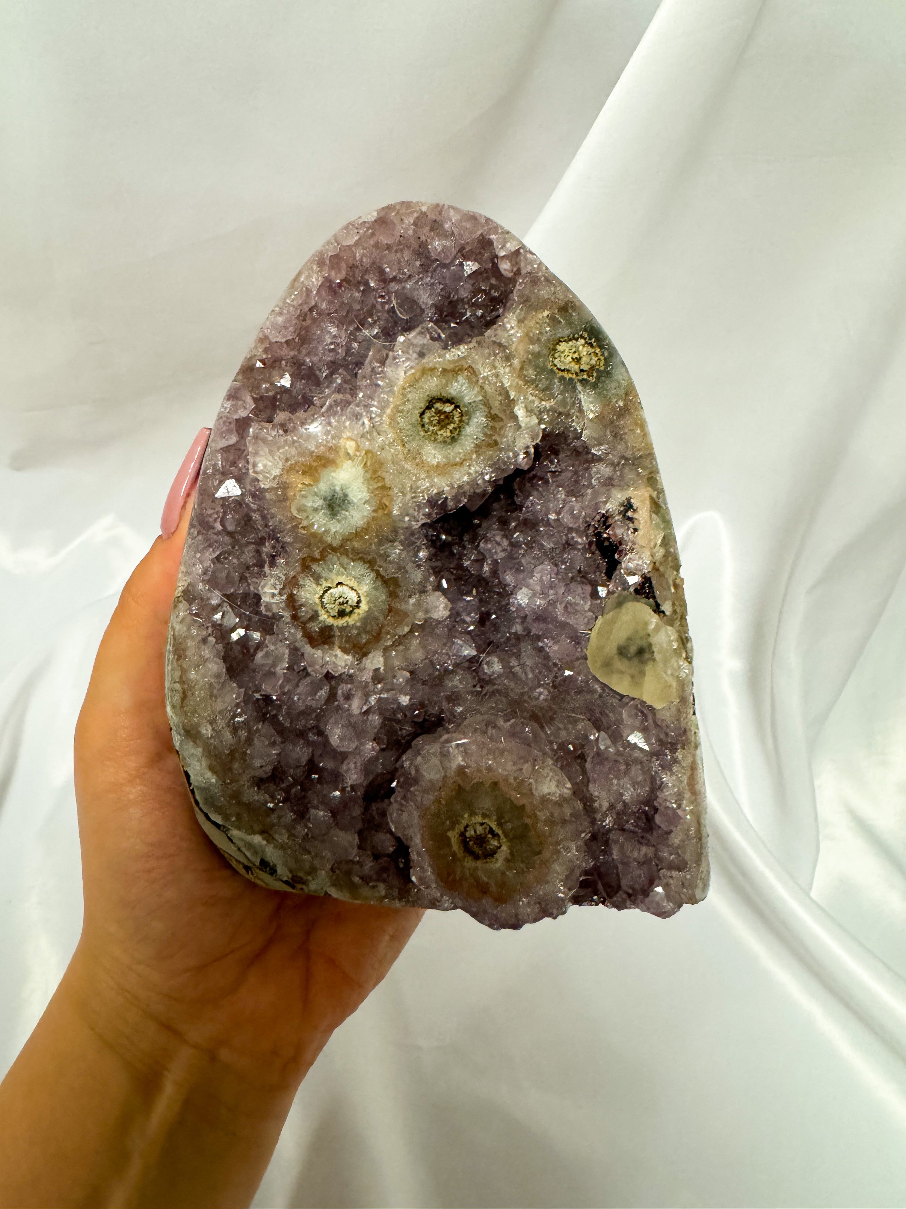 Amethyst freestand – Night Crystals